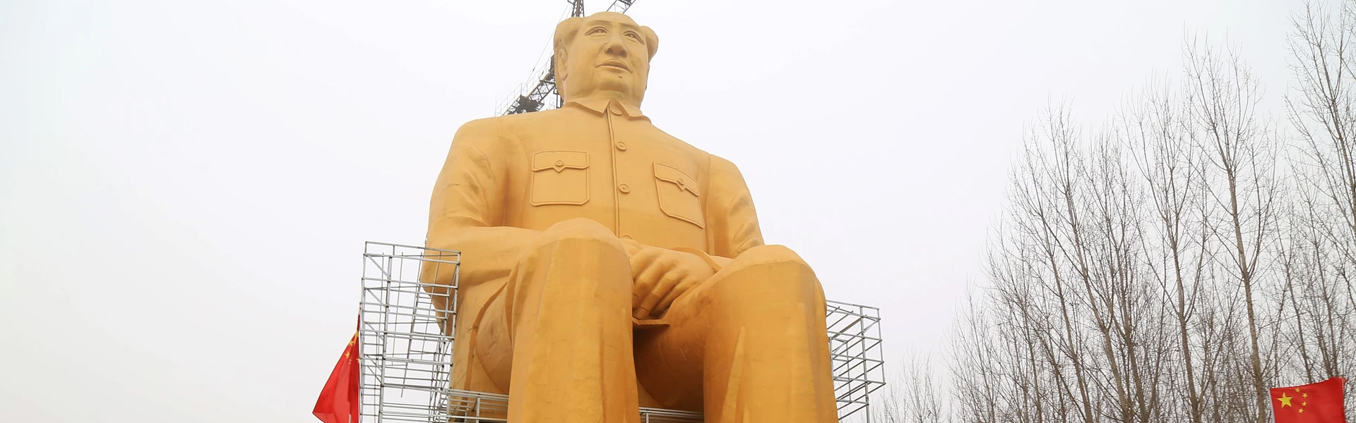 Giant Chairman Mao Statue is Built